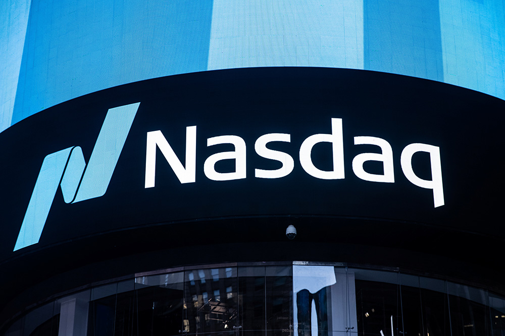 Американская биржа NASDAQ больше не будет торговать акциями российских компаний «Яндекс», Ozon ...