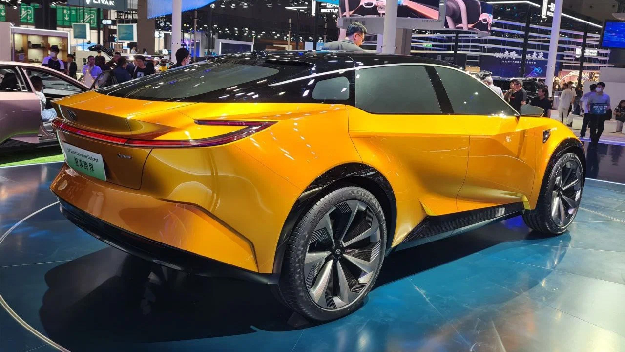 У Toyota два новых кроссовера: bZ Sport Crossover и bZ FlexSpace. Они ...