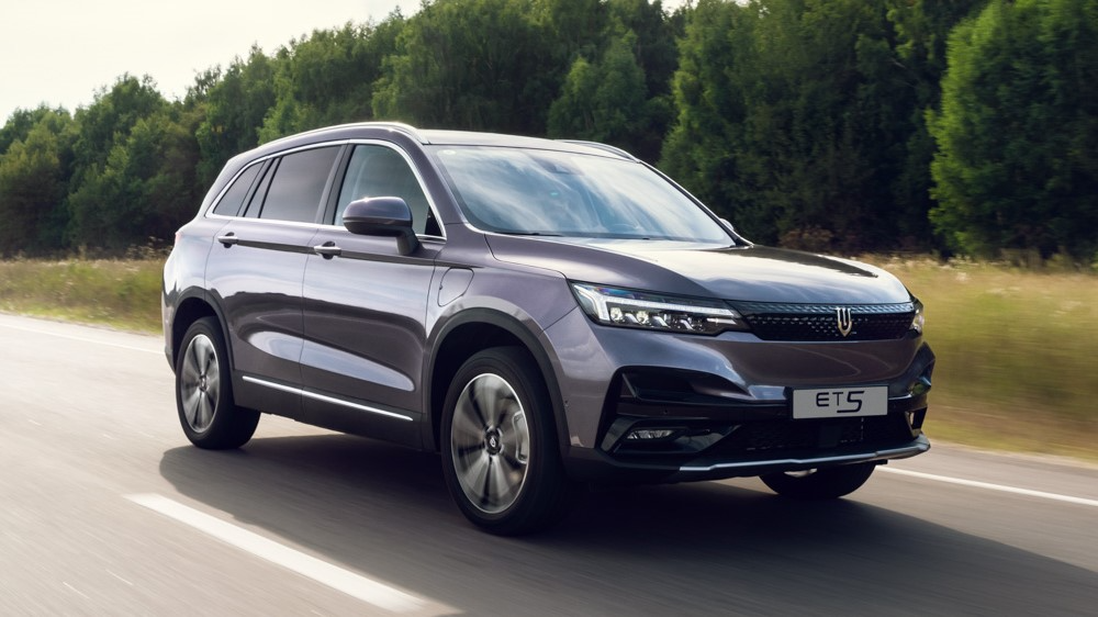 В России представлена новая версия электромобиля Skywell ET5