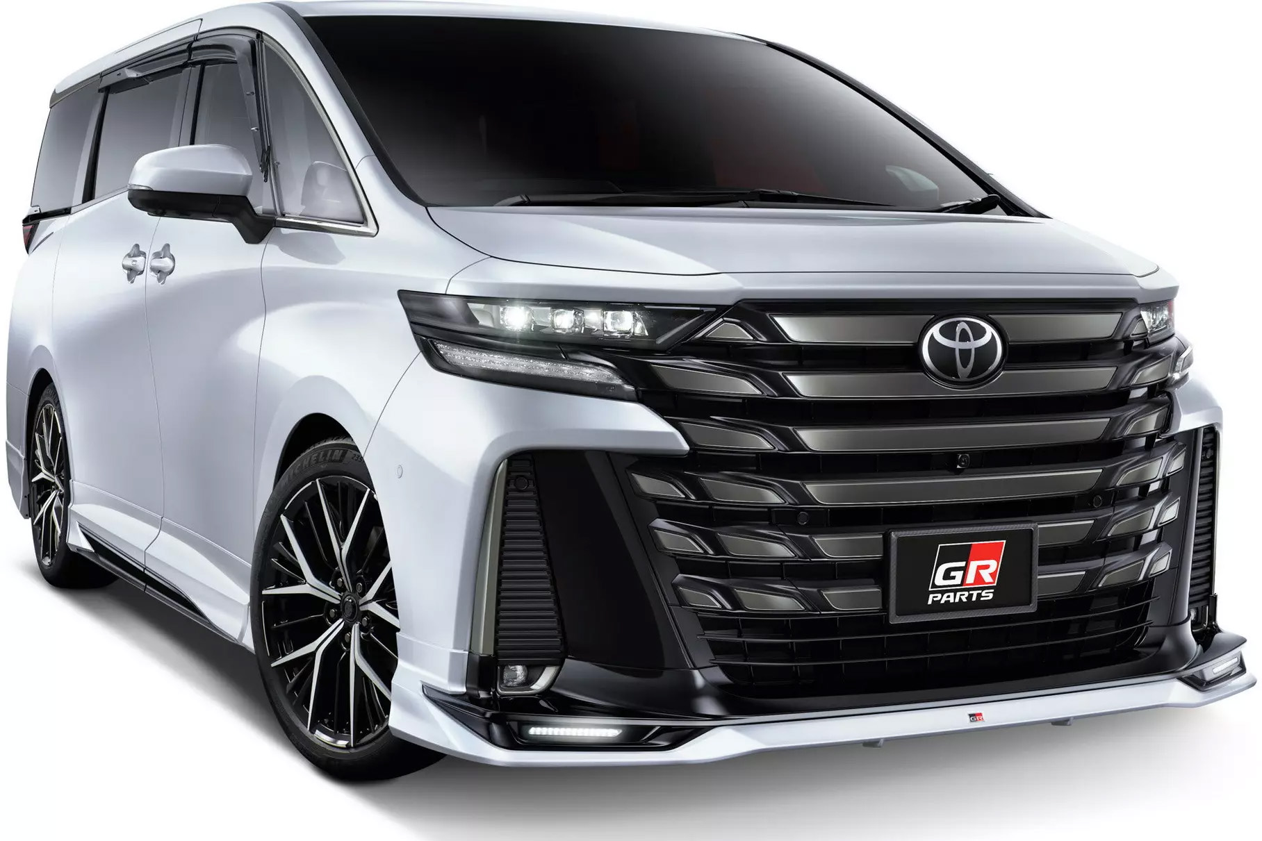 Для Toyota Alphard вышел первый официальный тюнинг-пакет. Посмотрите ...
