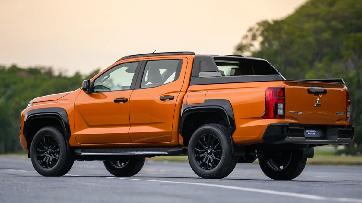 Представлен совершенно новый Mitsubishi L200. Пикап получил новую раму ...