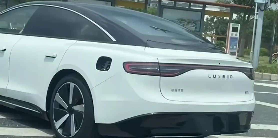 Первый автомобиль Huawei и Chery — Luxeed EH3 — впервые показали вживую
