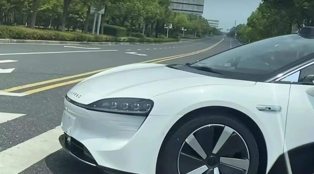 Первый автомобиль Huawei и Chery — Luxeed EH3 — впервые показали вживую