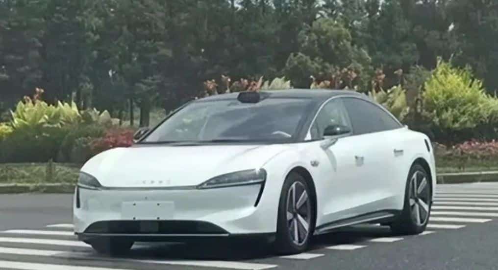 Первый автомобиль Huawei и Chery — Luxeed EH3 — впервые показали вживую