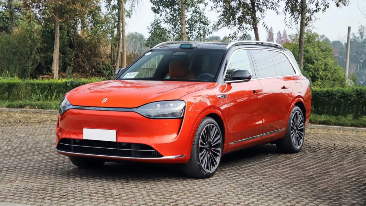 Конкурент Mercedes-Benz GLS от Huawei начали неофициально продавать в ...