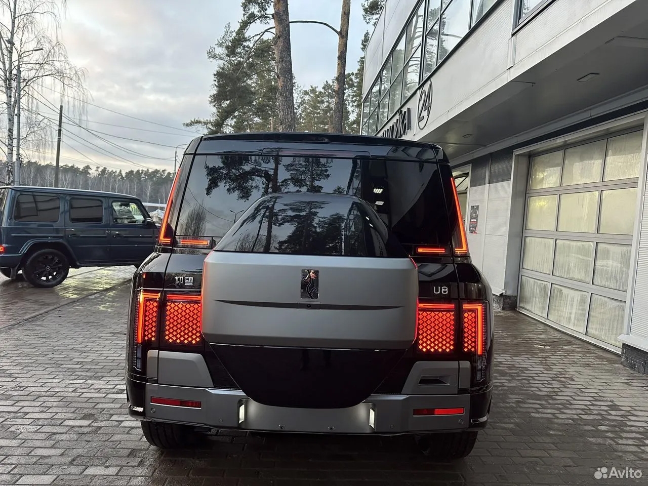 Все такой же крутой 1200-сильный водонепроницаемый внедорожник с умной ...