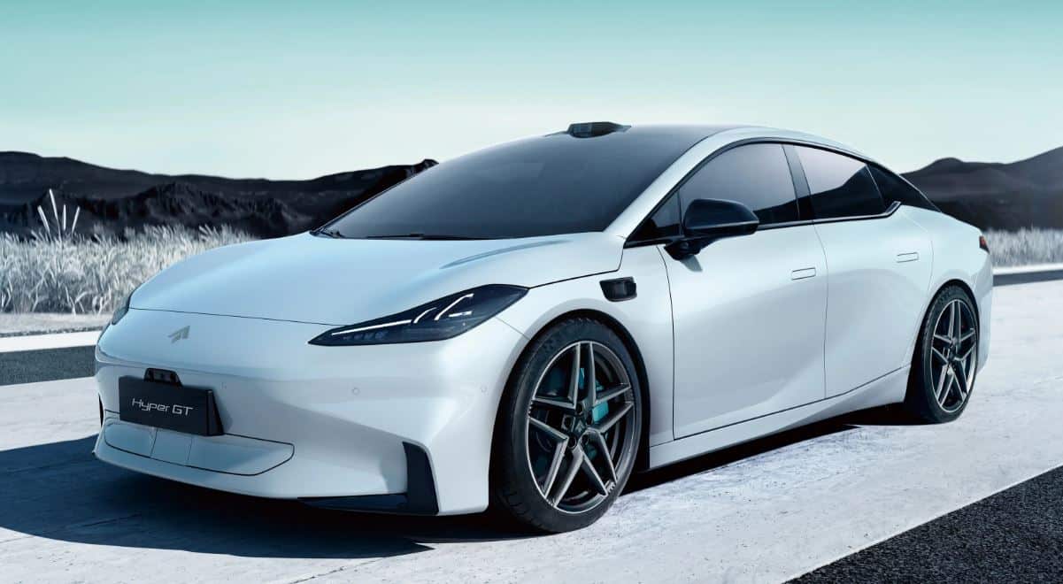 На мировой рынок выходит представительский седан с ...