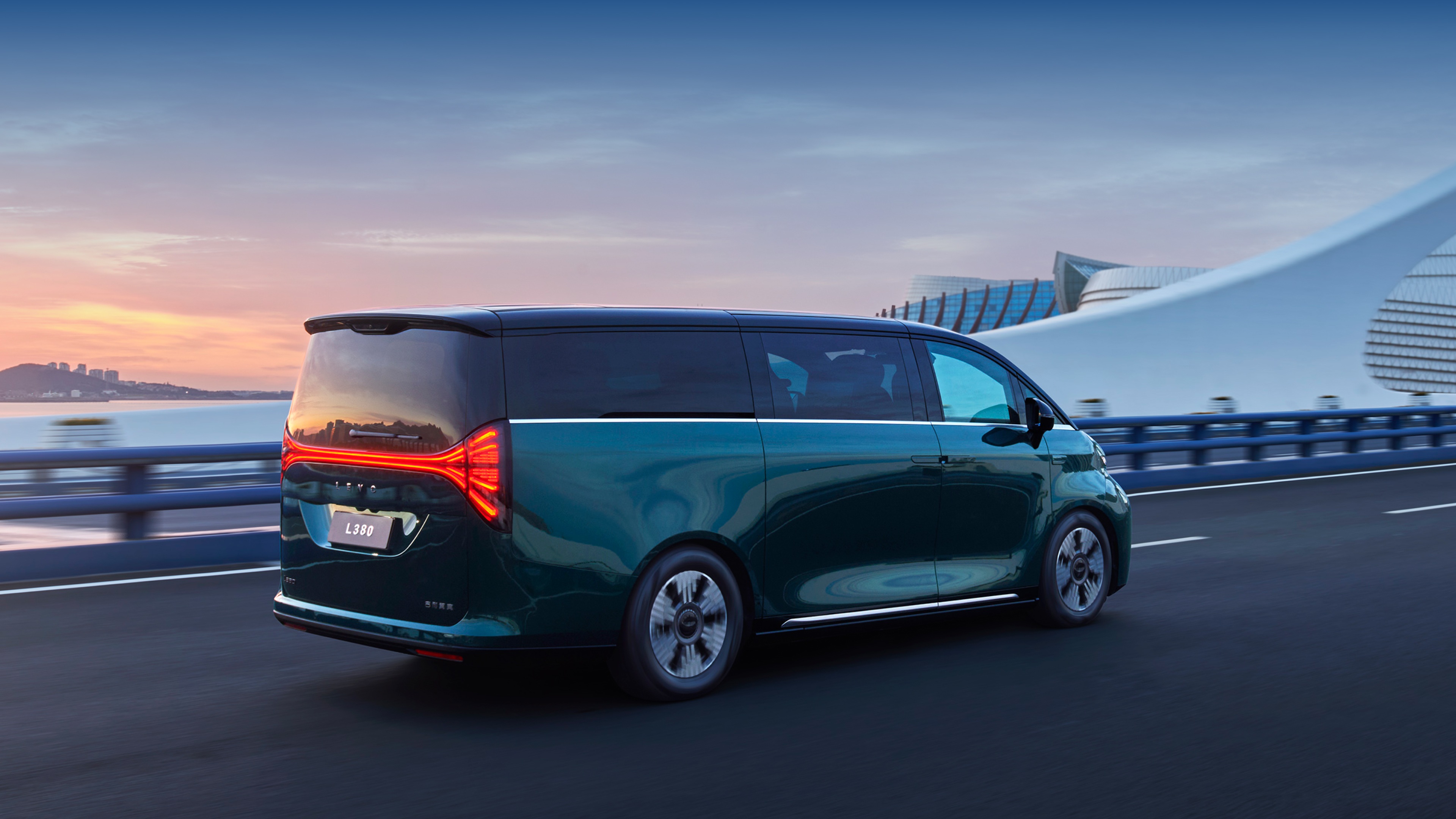 Большой, роскошный и очень доступный Geely: минивэн Geely Galaxy Wing L380 оценили всего 300 тыс ...