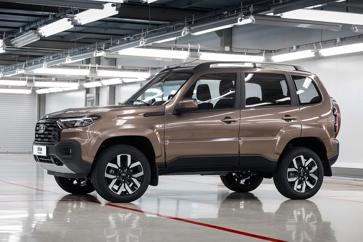 Опубликованы официальные фото Lada Azimut и новой Lada Niva Travel ...