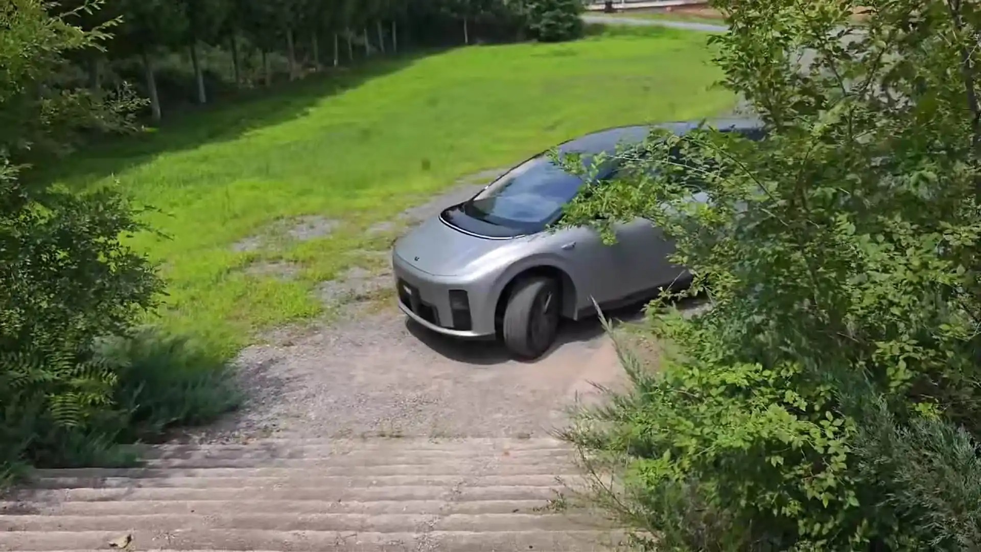 10 лет от задумки до выхода: глава Li Auto называет Li i8 «MEGA-автомобилем», который совмещает ...