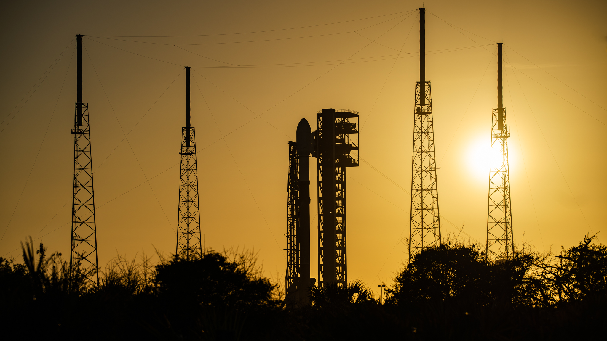 Ракета Falcon 9 запустила огромный 7-тонный спутник EchoStar XXV