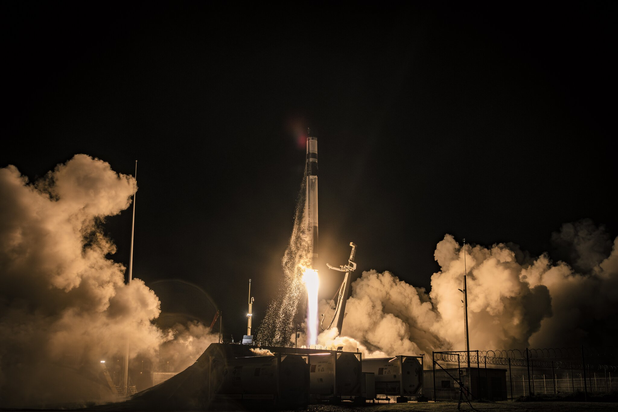 Rocket Lab показала успешный запуск ракеты Electron, которая готовится ...