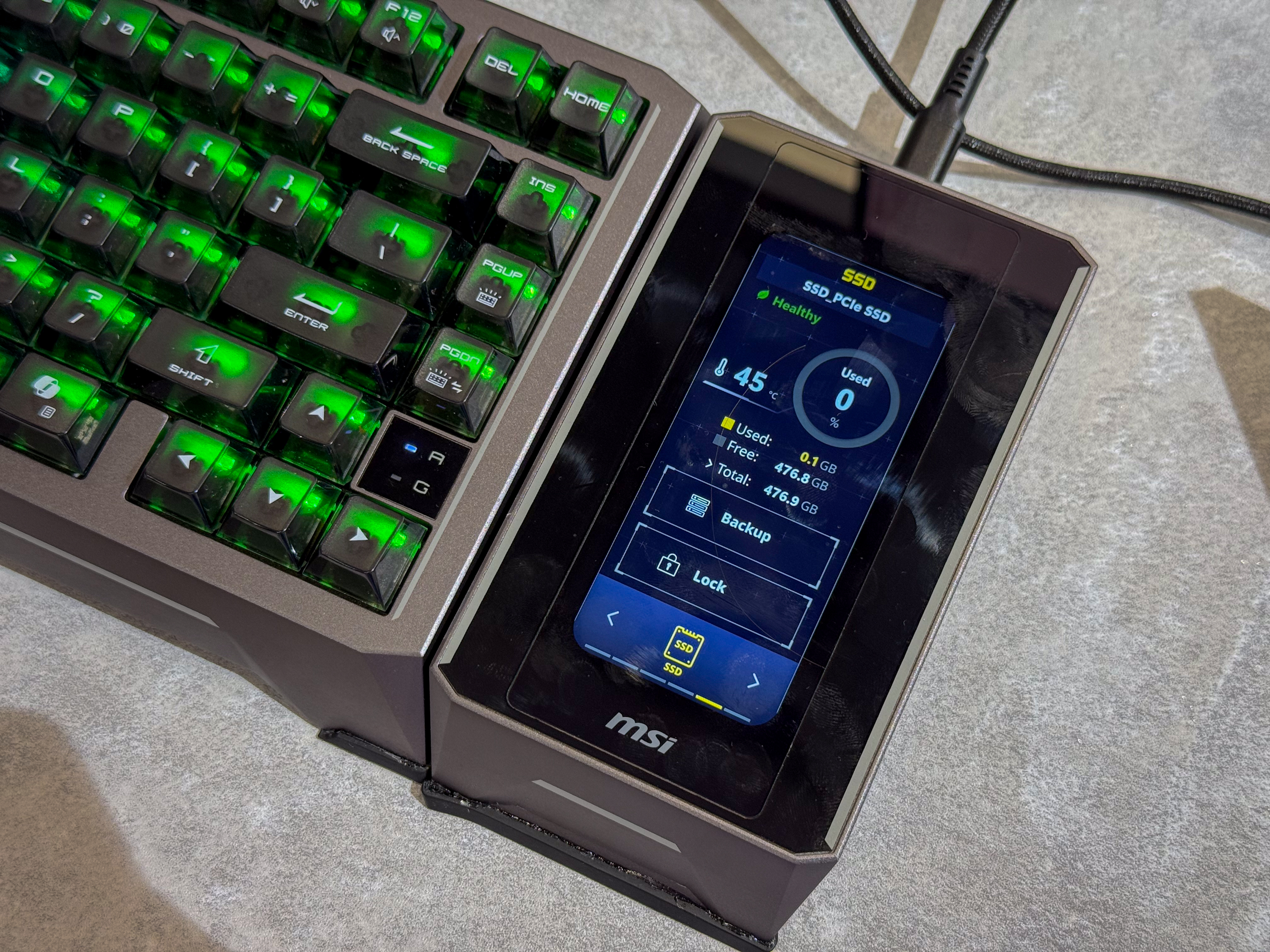 Клавиатура на магнитных переключателях и дополнительный экран с SSD ...