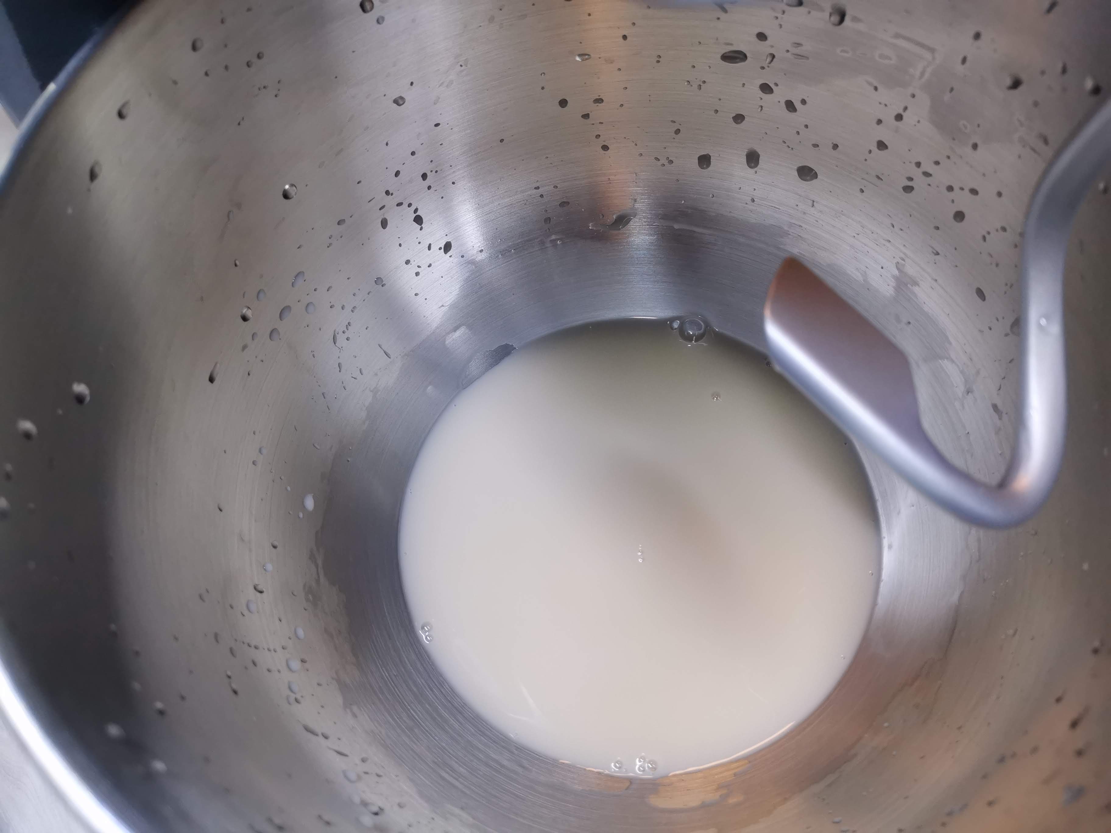 Обзор планетарного миксера Redmond FM602