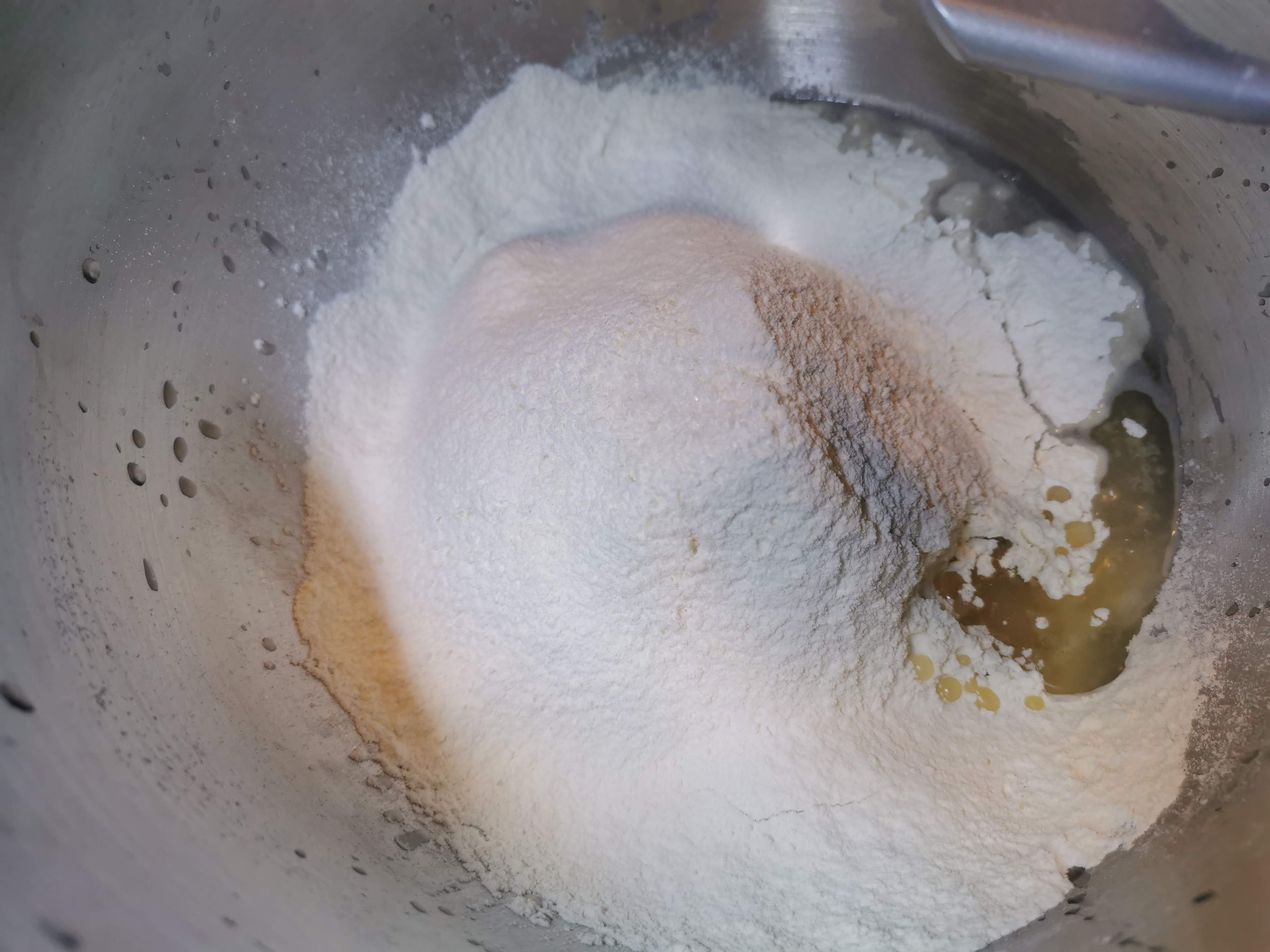 Обзор планетарного миксера Redmond FM602