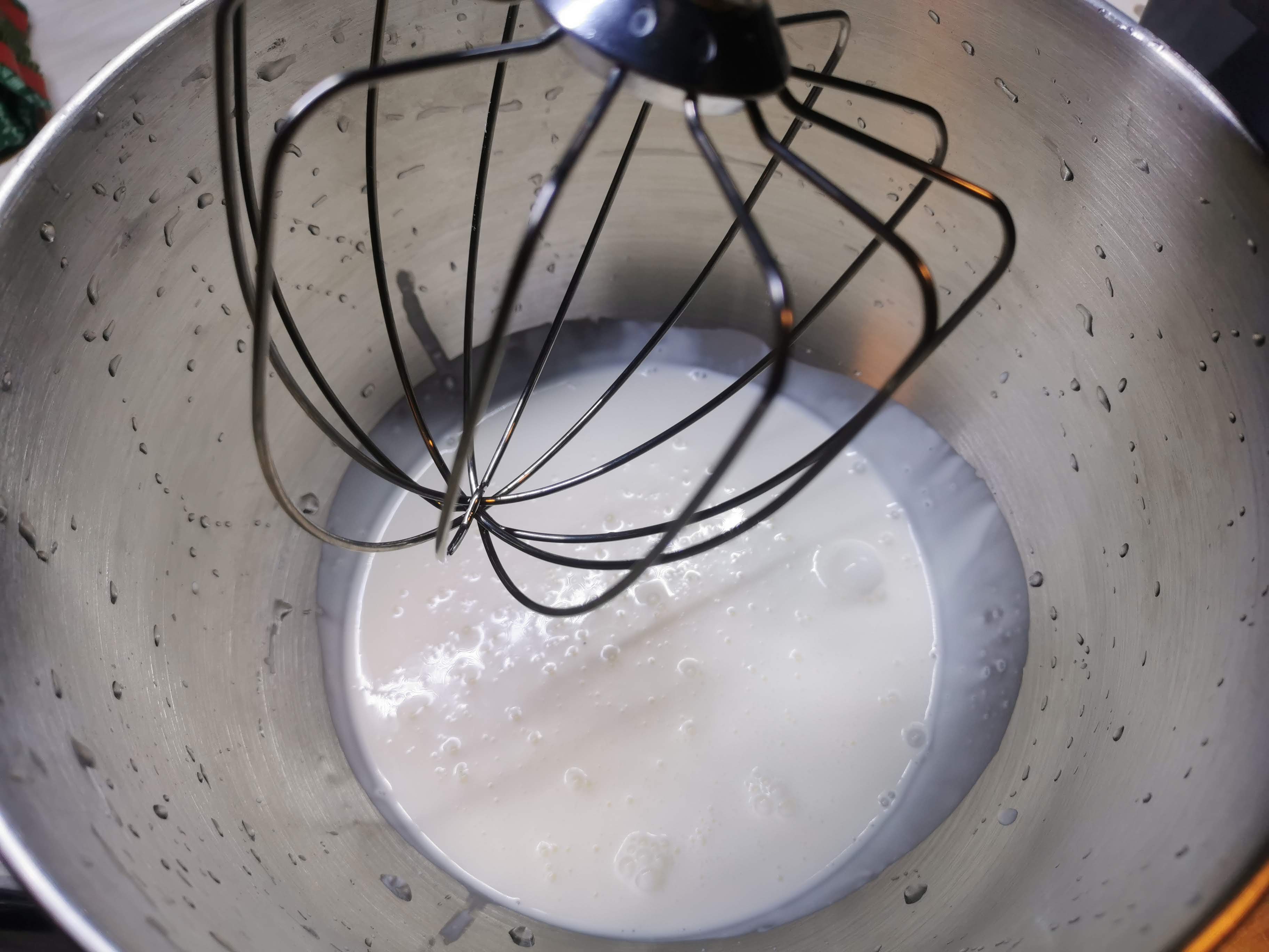 Обзор планетарного миксера Redmond FM602