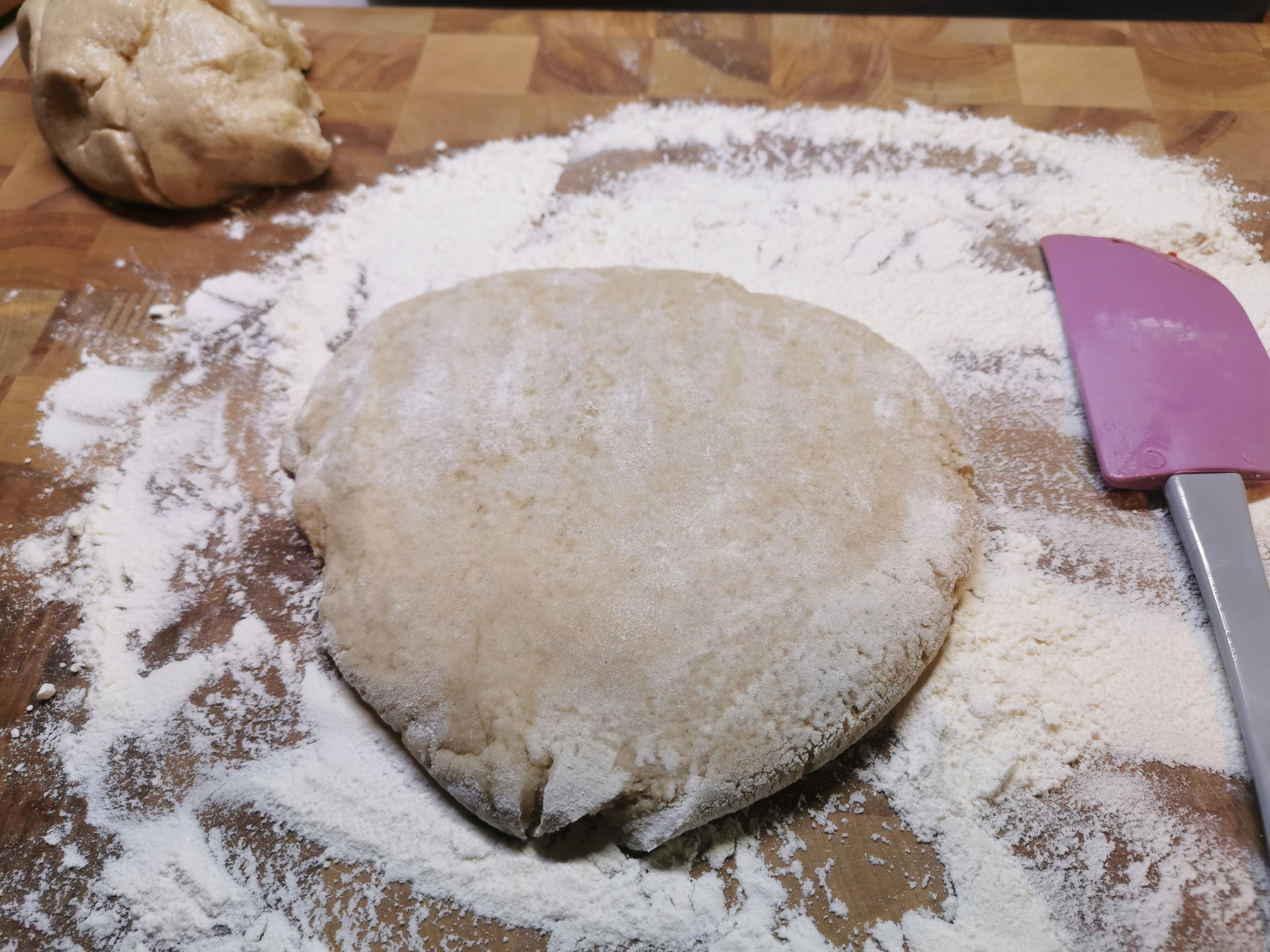 Обзор планетарного миксера Redmond FM602