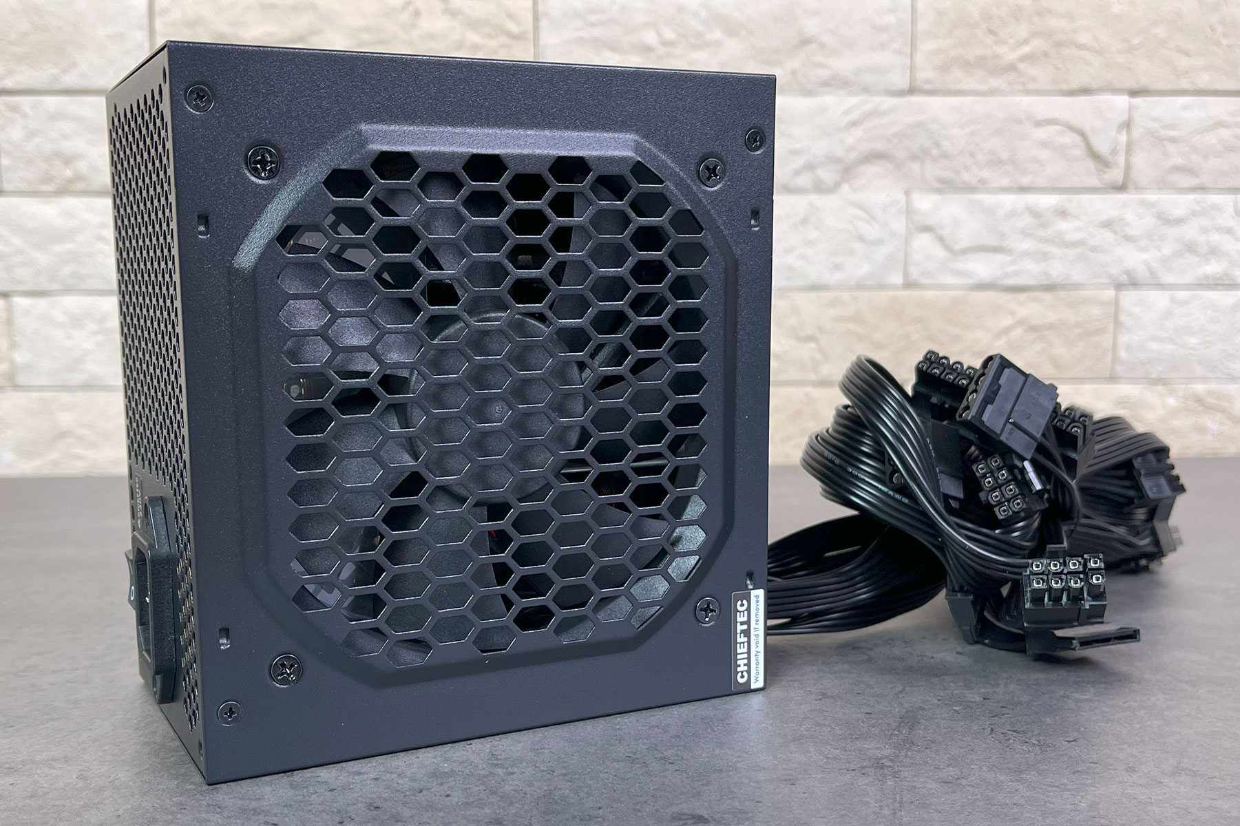 Обзор бюджетного блока питания Chieftec EON 600W (ZPU-600S)