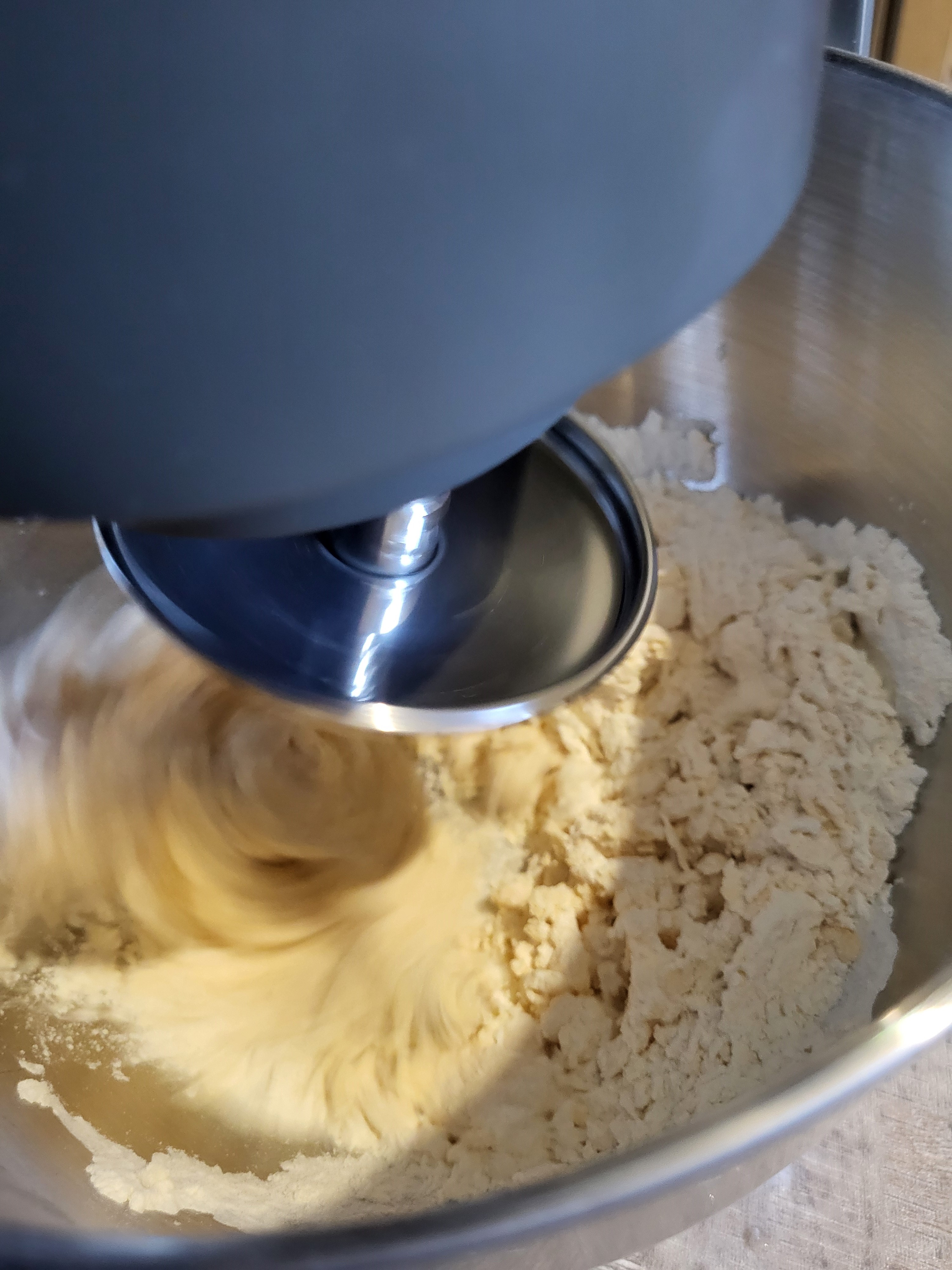 Обзор планетарного миксера Redmond FM600