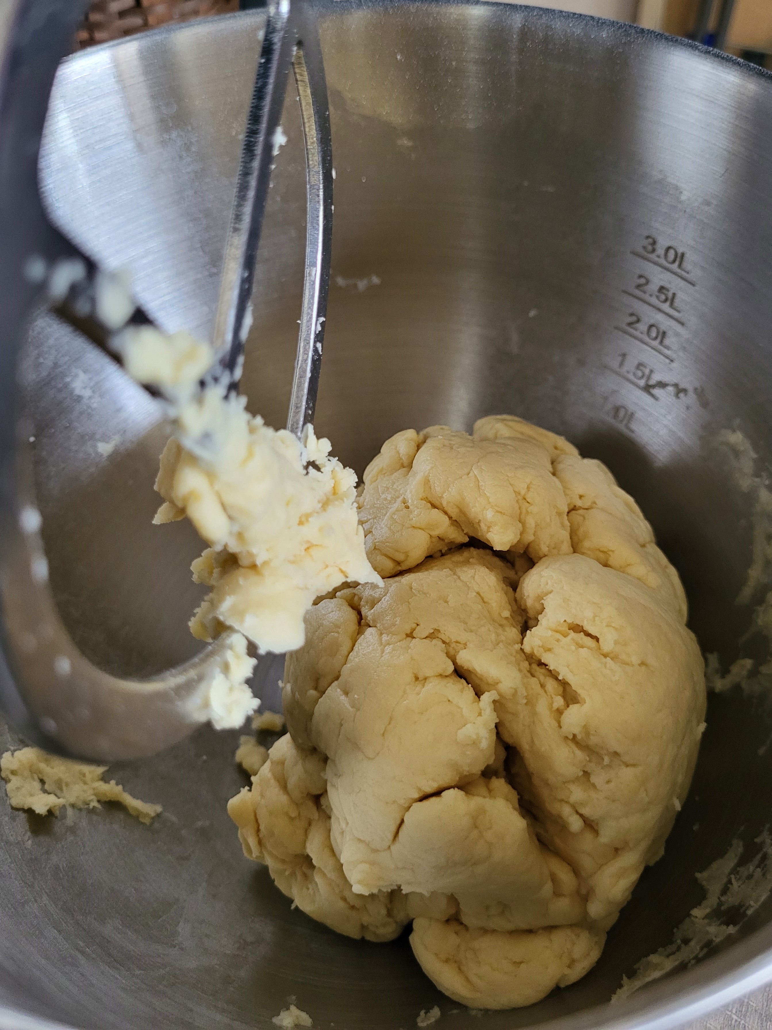 Обзор планетарного миксера Redmond FM600