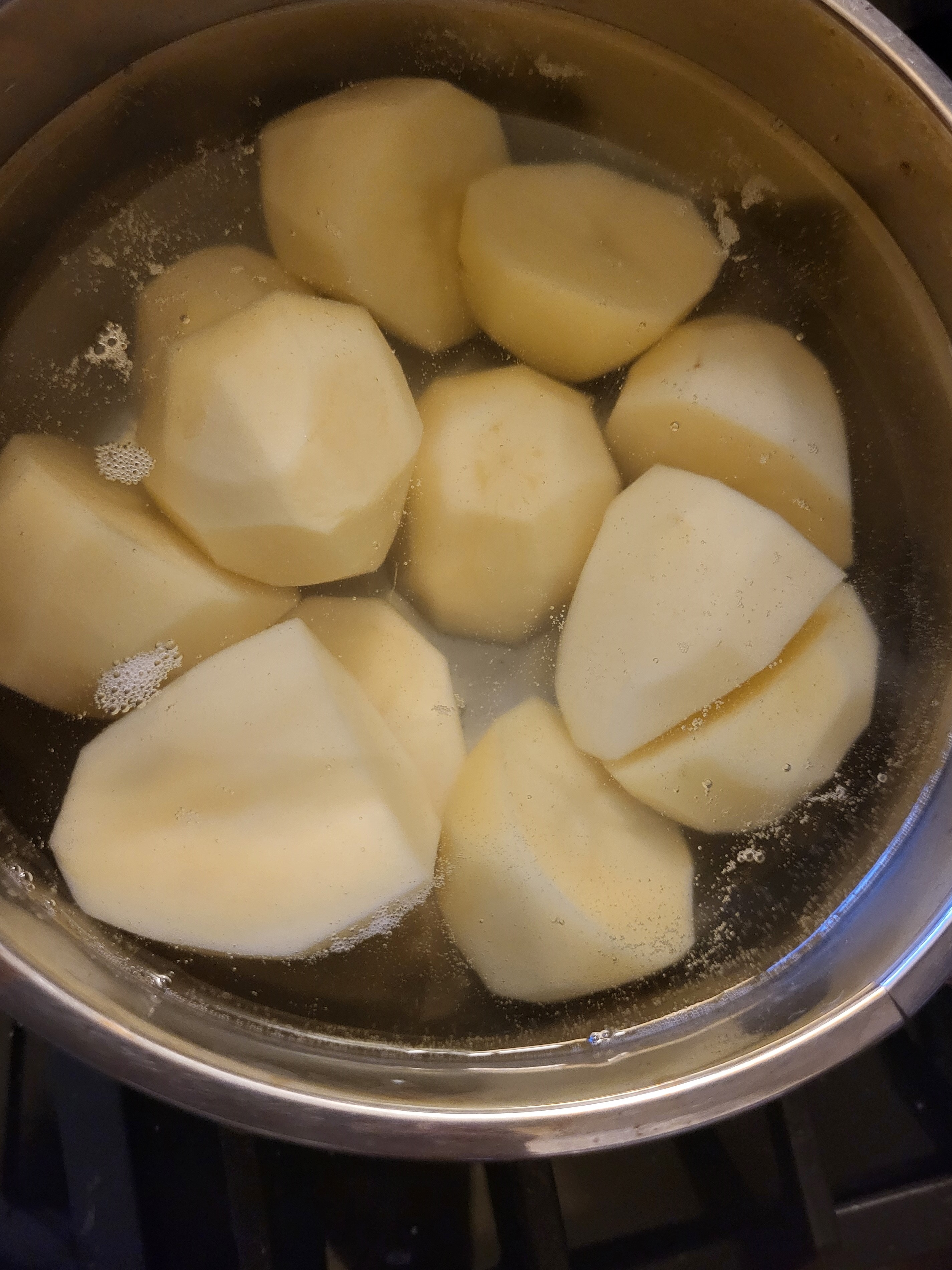 Обзор планетарного миксера Redmond FM600