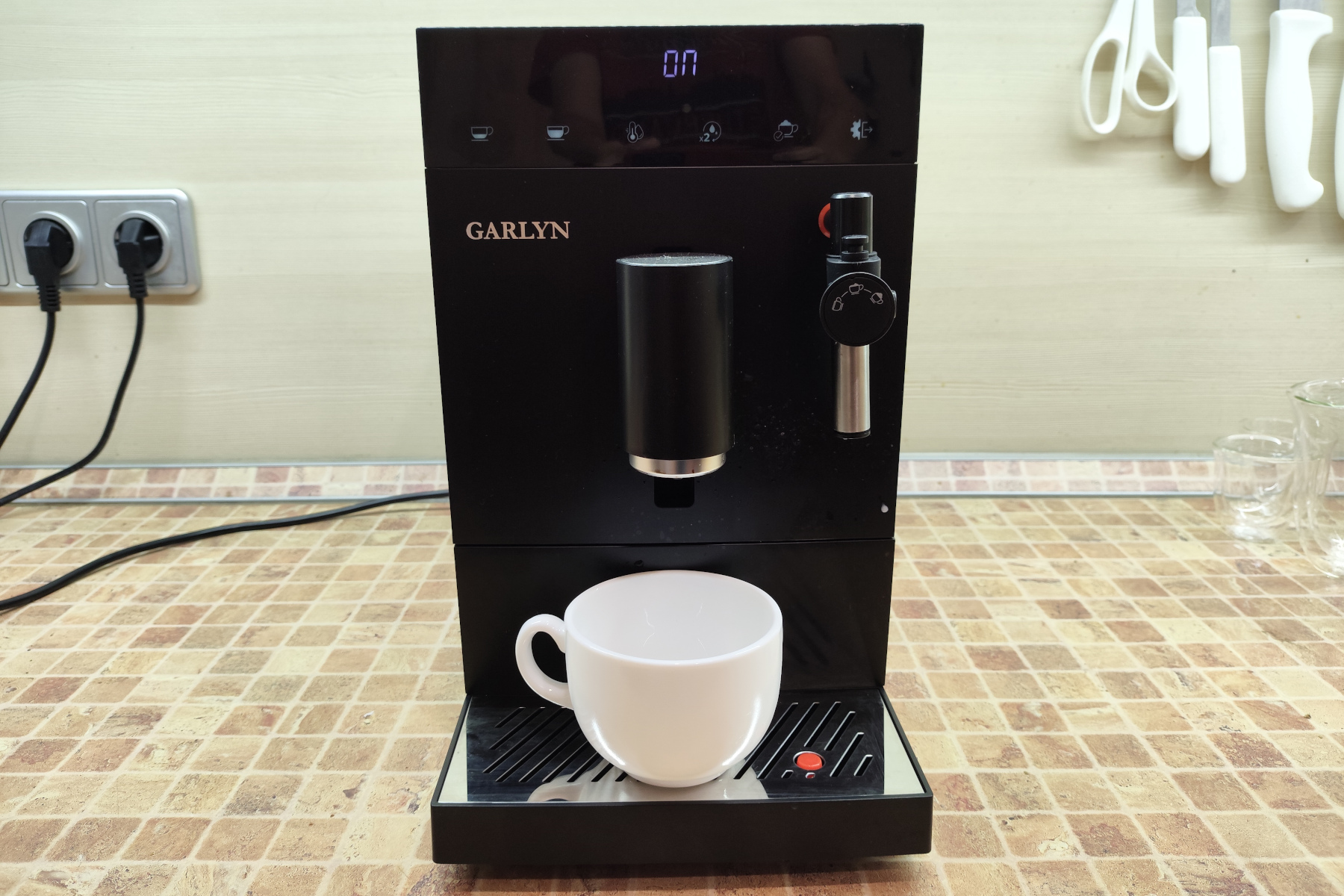 Обзор кофемашины Garlyn L600