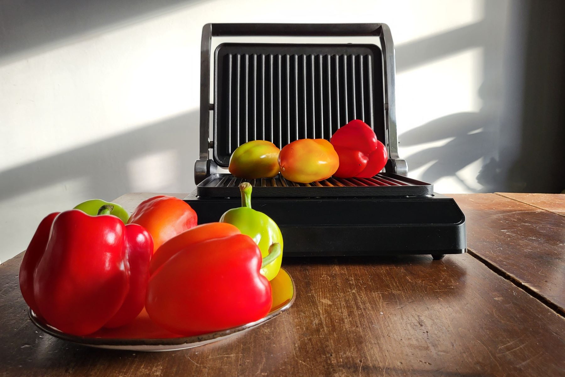 Обзор гриля Weissgauff WCG 250 B