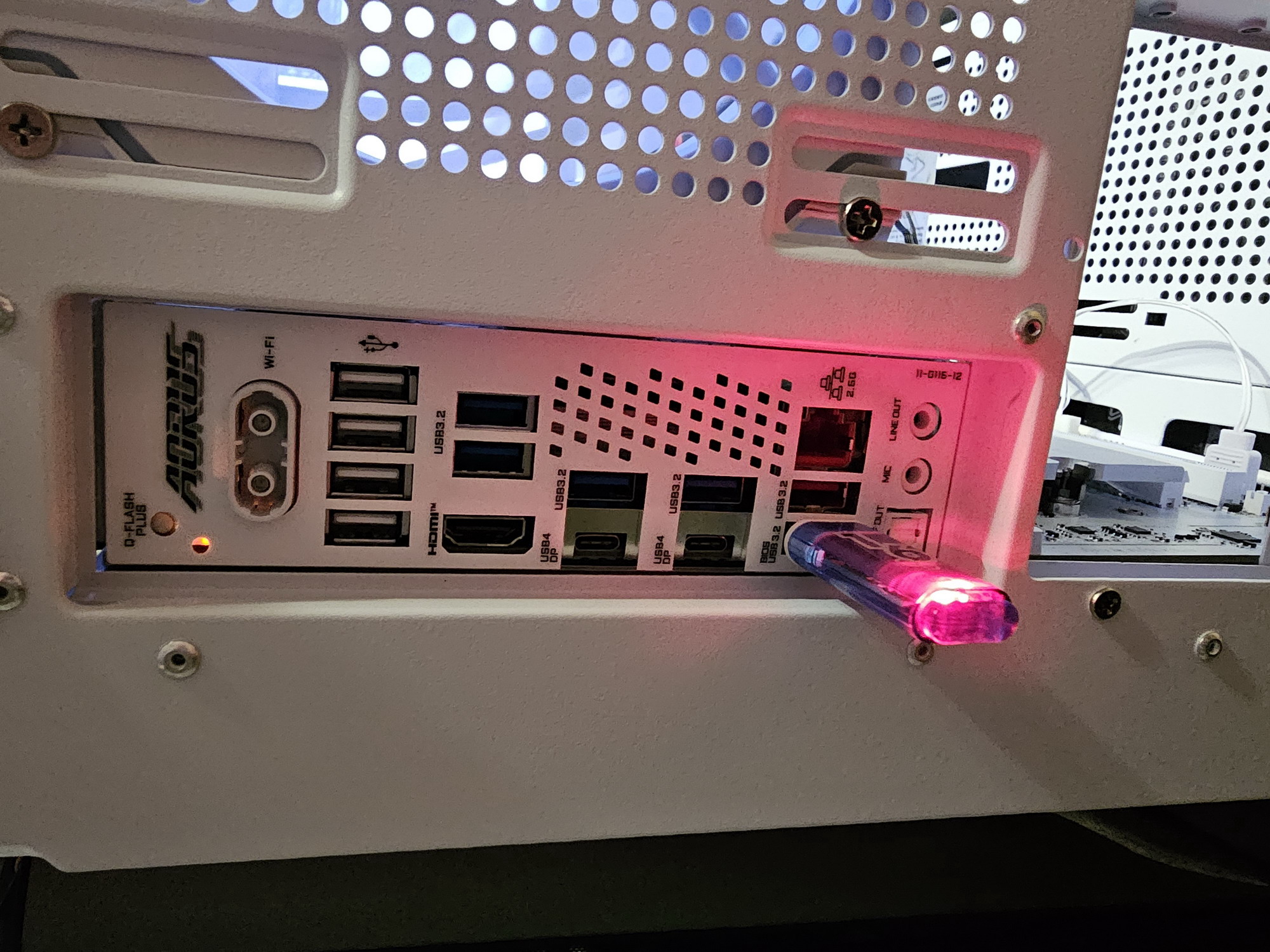 Обзор материнской платы Gigabyte X870 Aorus Elite WiFi7 Ice на чипсете AMD X870