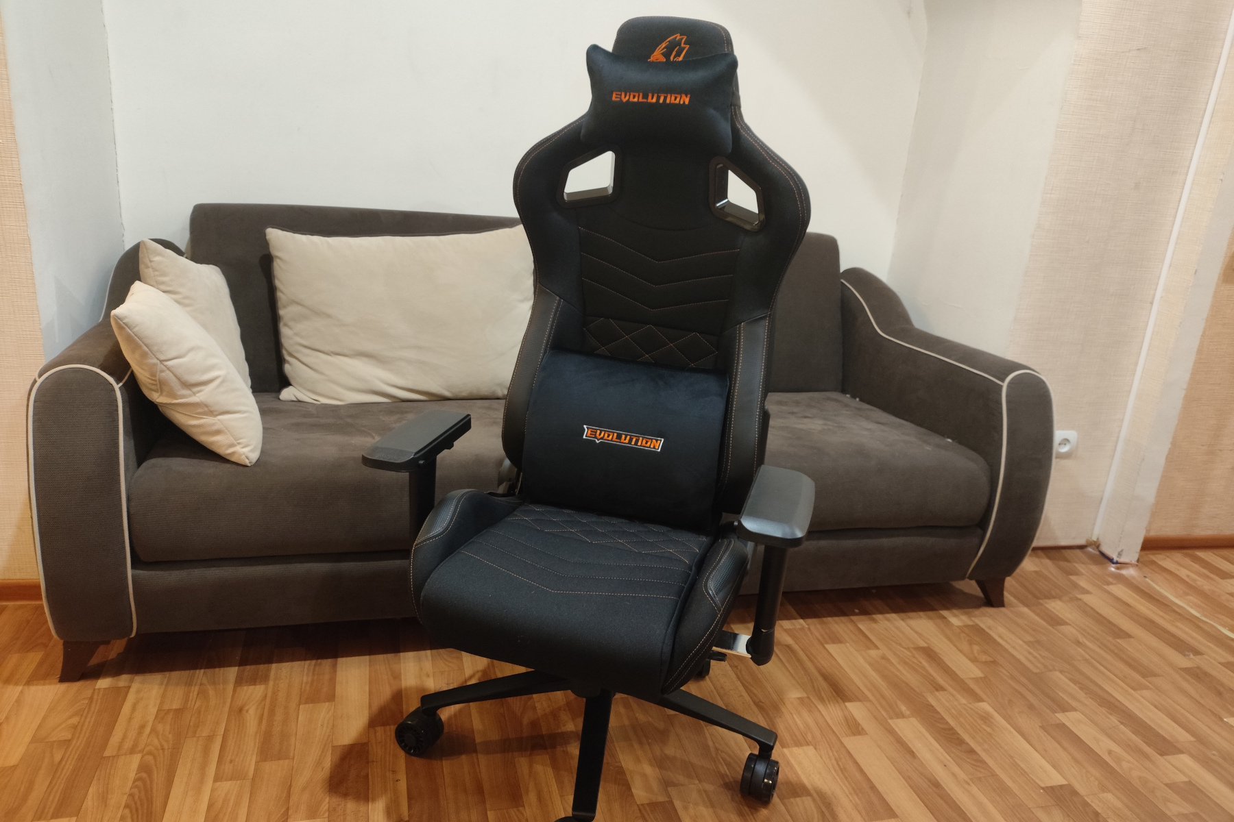 Обзор игрового кресла Evolution Conqueror Fabric