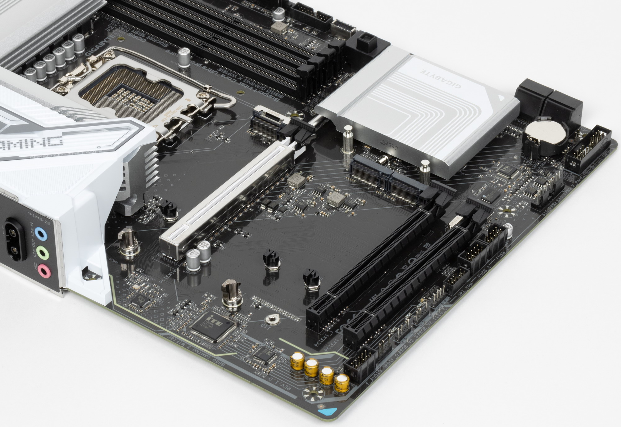 Обзор материнской платы Gigabyte B860 Gaming X WiFi6E на чипсете Intel B860