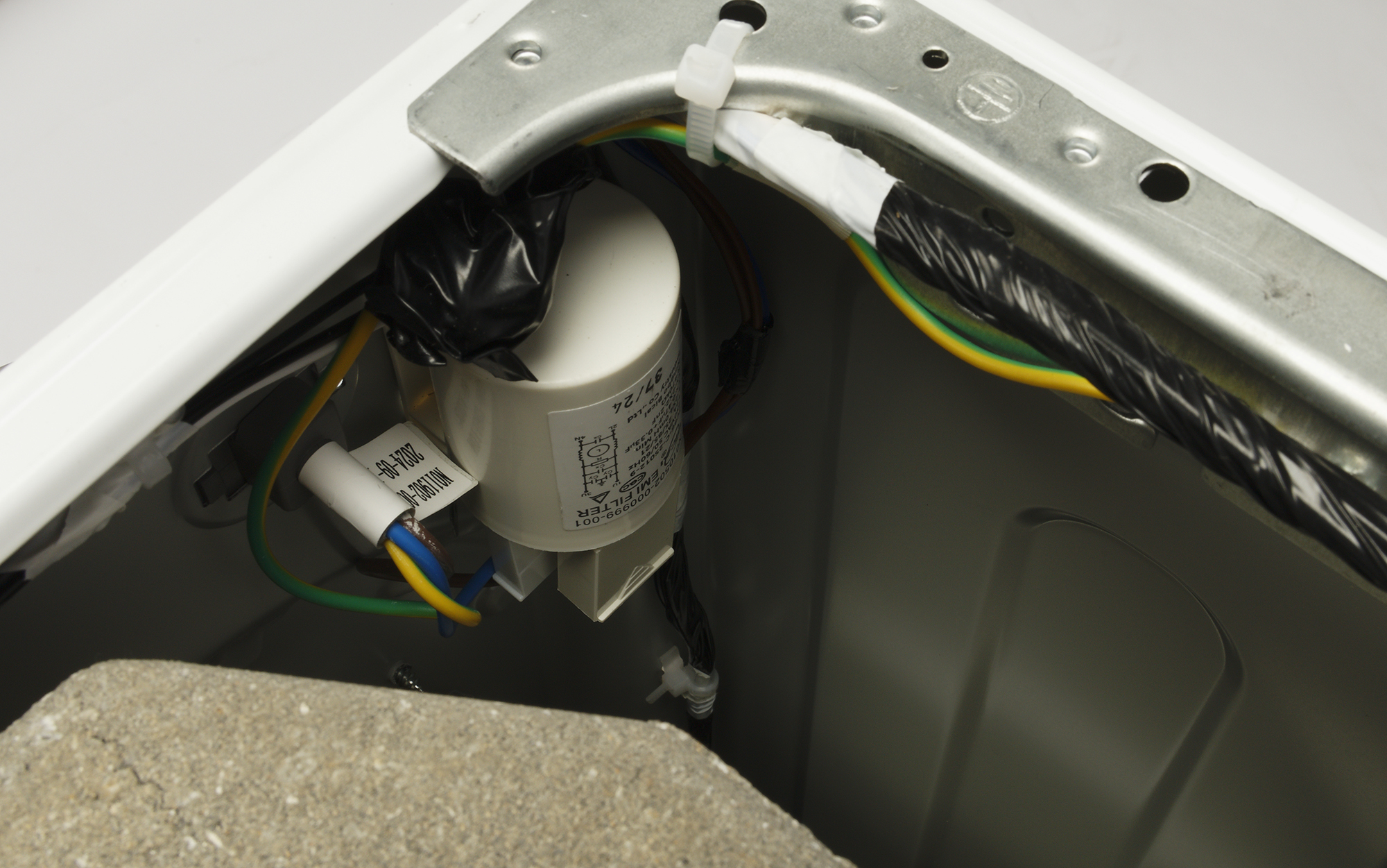 Обзор узкой стиральной машины History HWMF 7442 SW