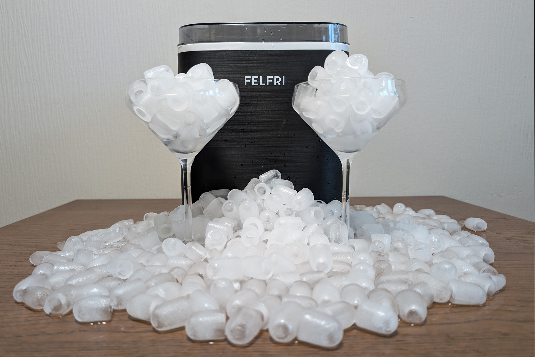 Обзор компактного льдогенератора Felfri IM-01