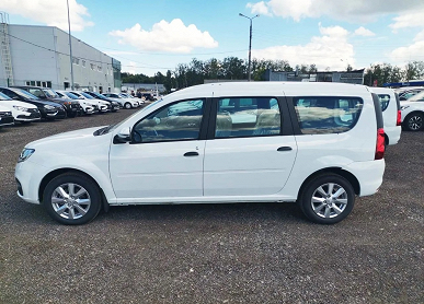 «Голые» Lada Largus 2024 показали вживую. За 45 000 рублей можно докупить раздельную складную ...