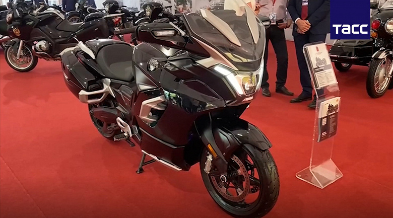 Это самый передовой российский мотоцикл. На ПМЭФ-2023 показали Aurus ...