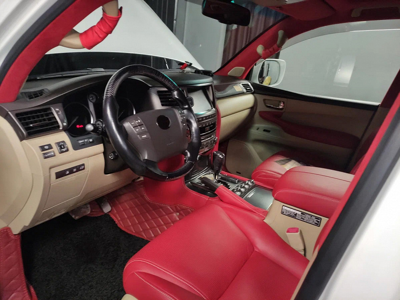 В России продают уникальный 600-сильный Lexus LX 570 Invader — таких ...