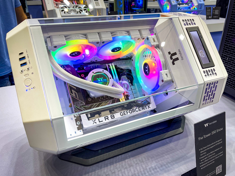 Thermaltake представила корпус The Tower 250. Его можно установить ...