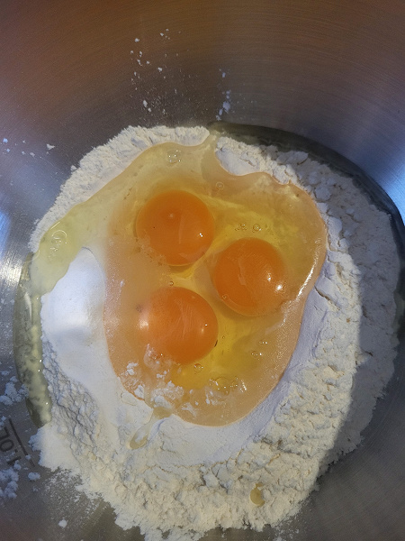 Обзор планетарного миксера Redmond FM600