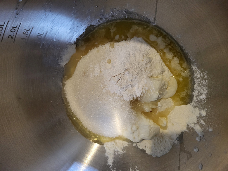 Обзор планетарного миксера Redmond FM600