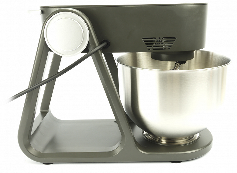 Обзор планетарного миксера Redmond FM600