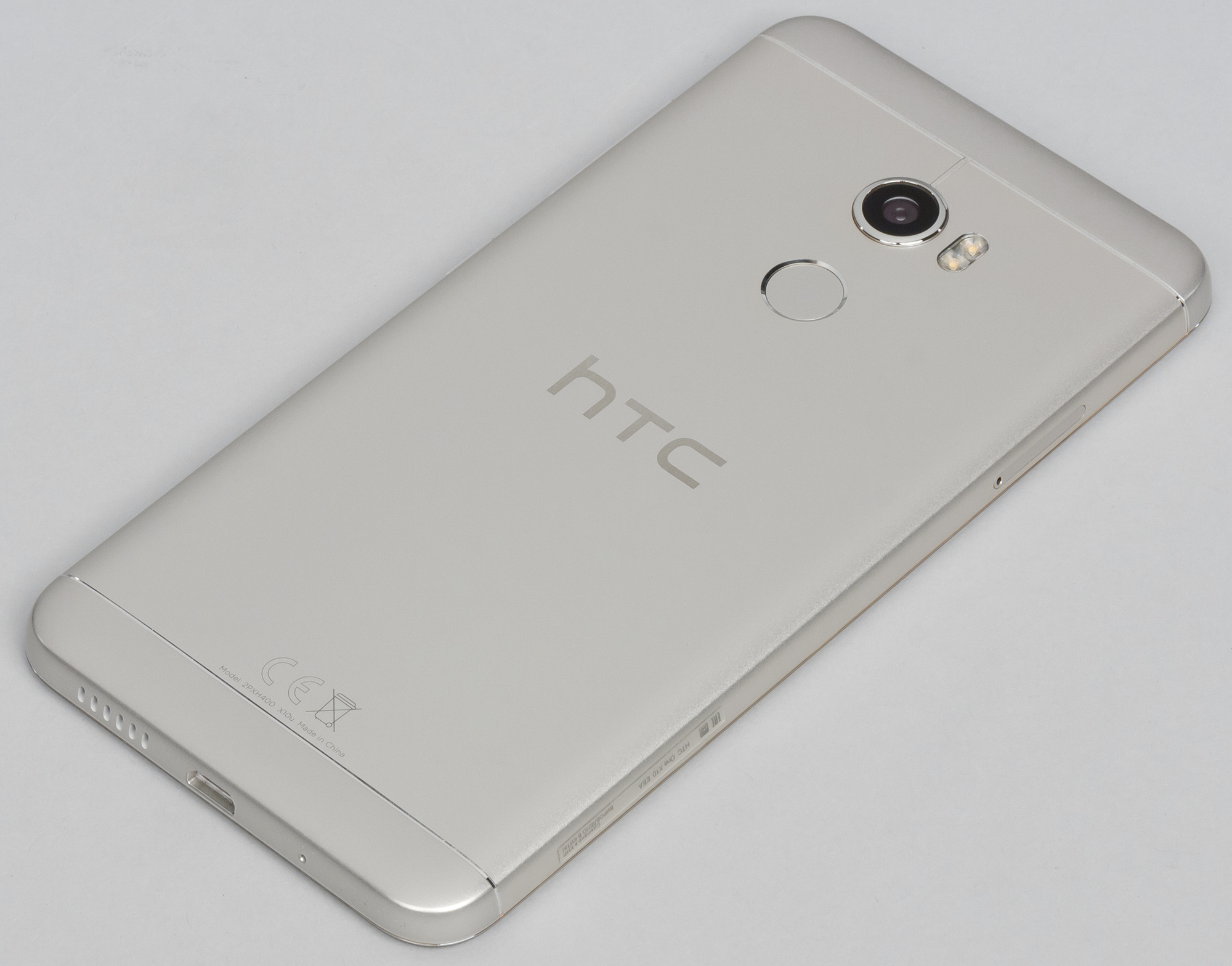 Смартфон HTC One X10