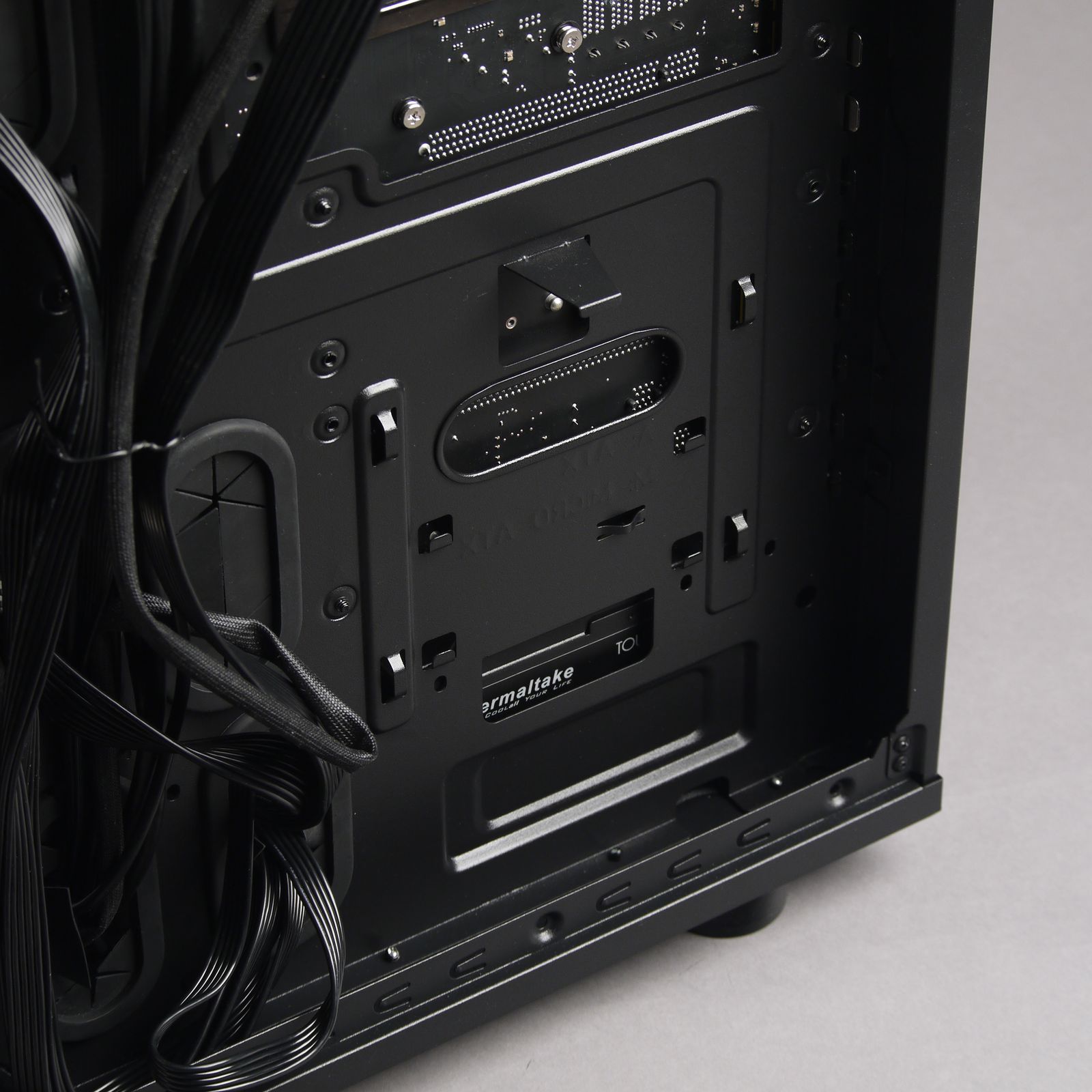 Фотографии и технические характеристики корпуса Thermaltake View 31